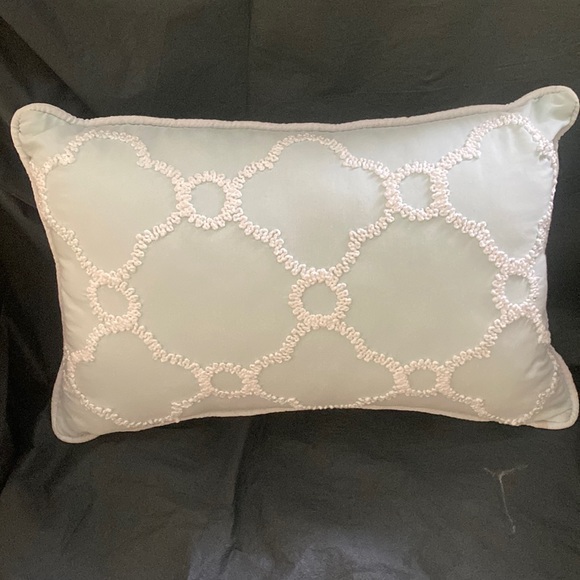 Madison Park | Bedding | Nwot Madison Park Pillow | Poshmark